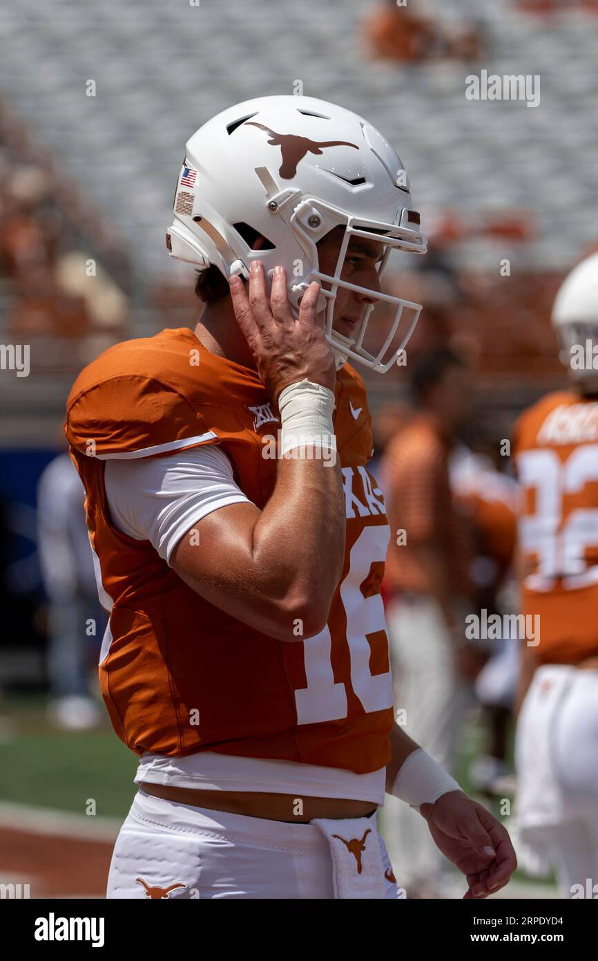 AUSTIN, TX - SEPTEMBER 02: Texas Longhorns quarterback Arch Manning (16 ...