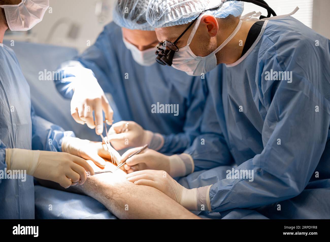 Surgeons vascular operating room hi-res stock photography and images ...