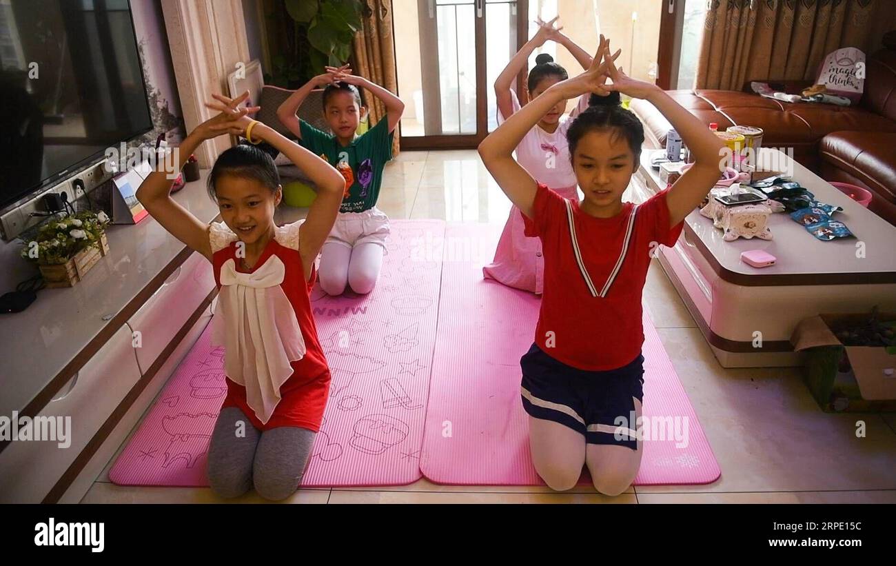 Group students ballet dancers hi-res stock photography and images - Alamy