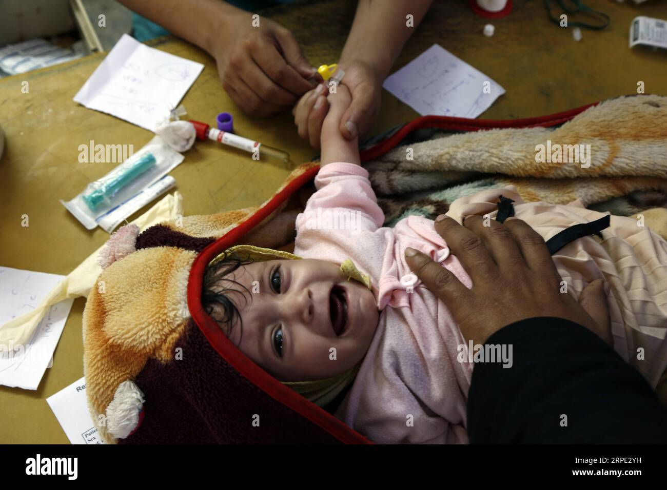 (190812) -- SANAA, Aug. 12, 2019 -- A cholera-infected child receives ...
