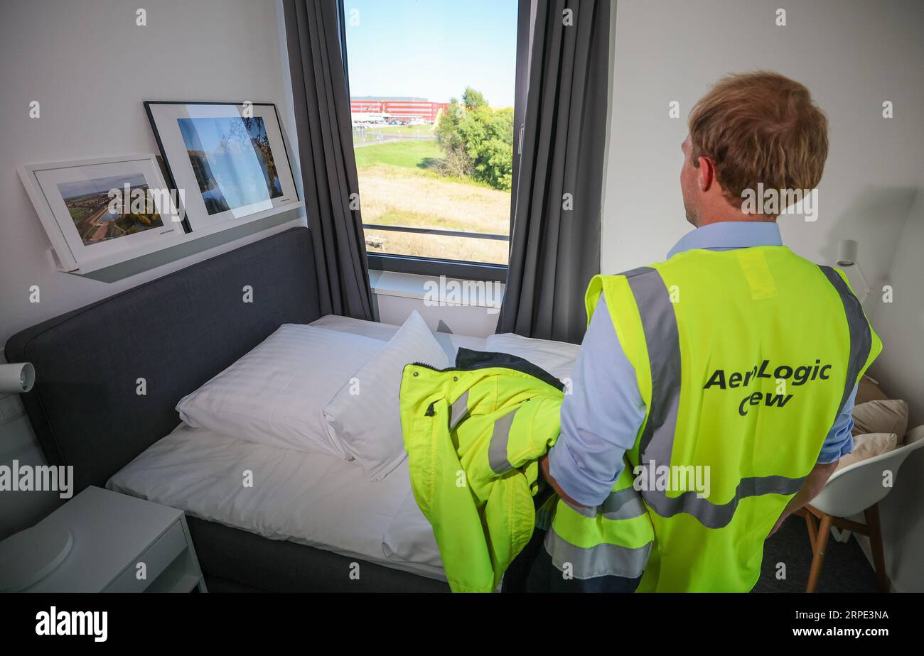 04 September 2023, Saxony, Schkeuditz: An employee wearing a high ...