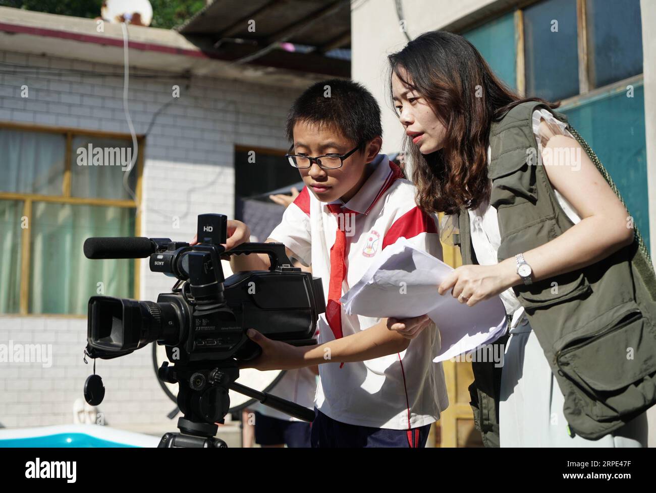 Film students shoot hi-res stock photography and images - Alamy