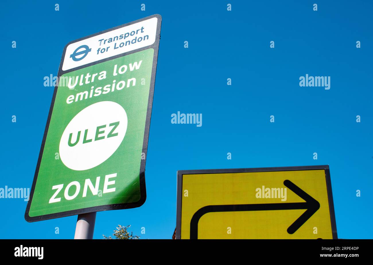 ULEZ zone sign with traffic in background in Wandsworth, London ...