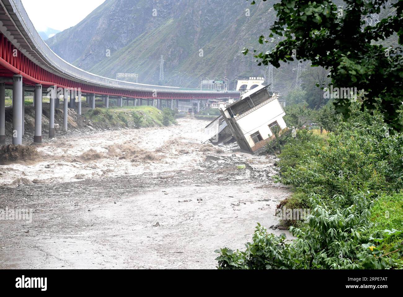Newschina sichuan mudslides hi-res stock photography and images - Alamy