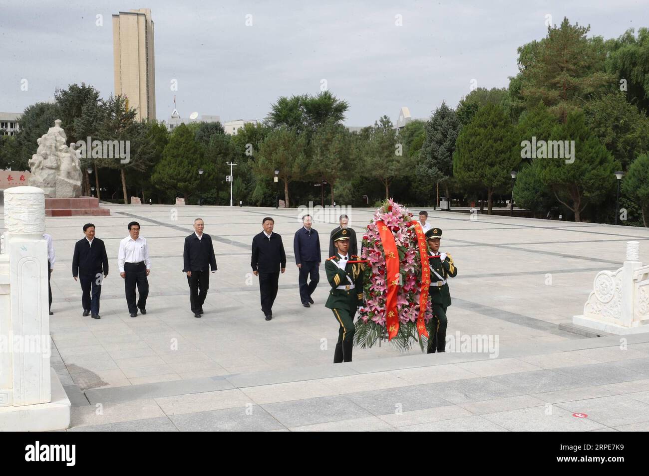 Chinese workers and peasants red army hi-res stock photography and ...