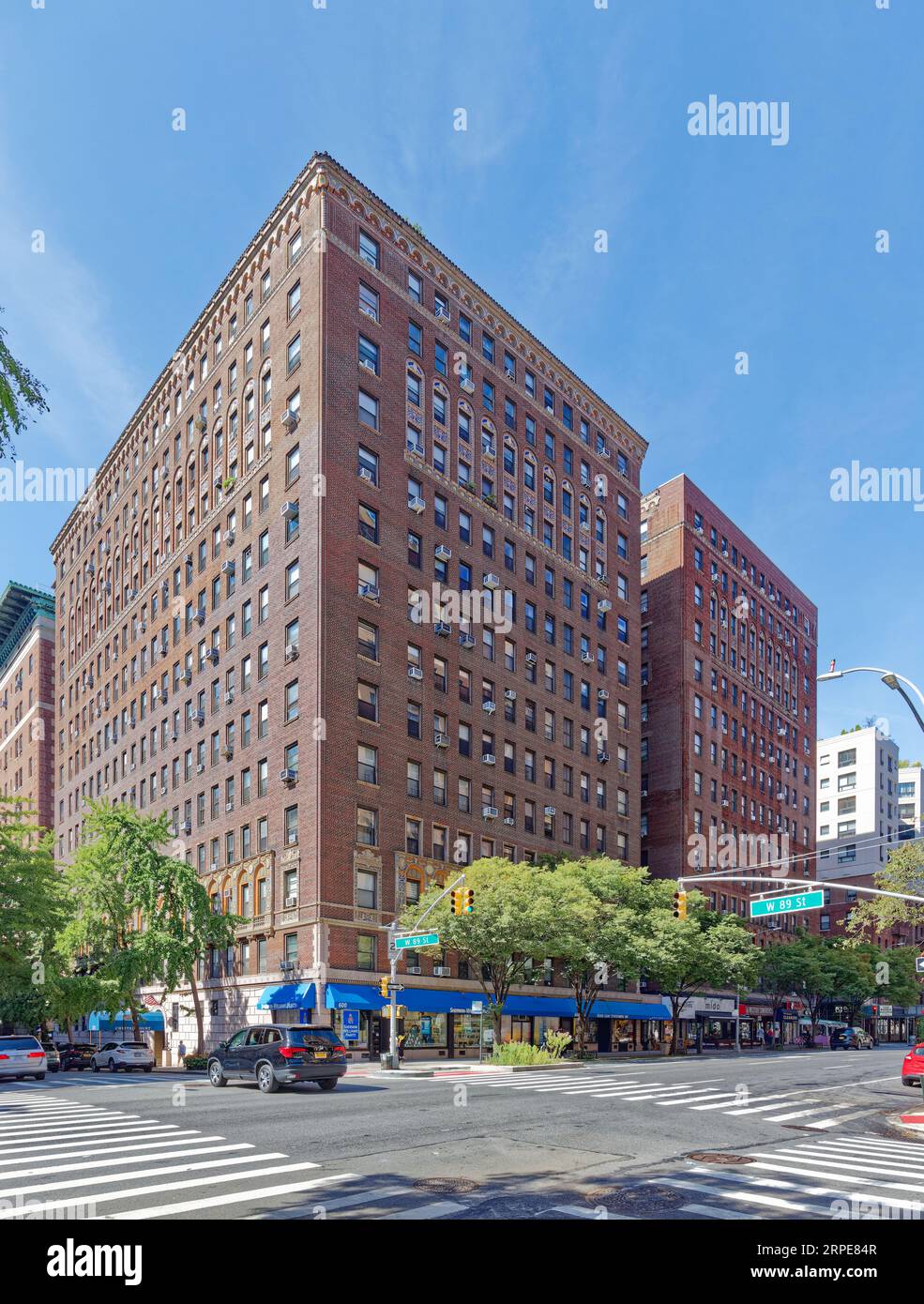 Upper West Side: Emery Roth designed Chester Court, paired with Edna ...