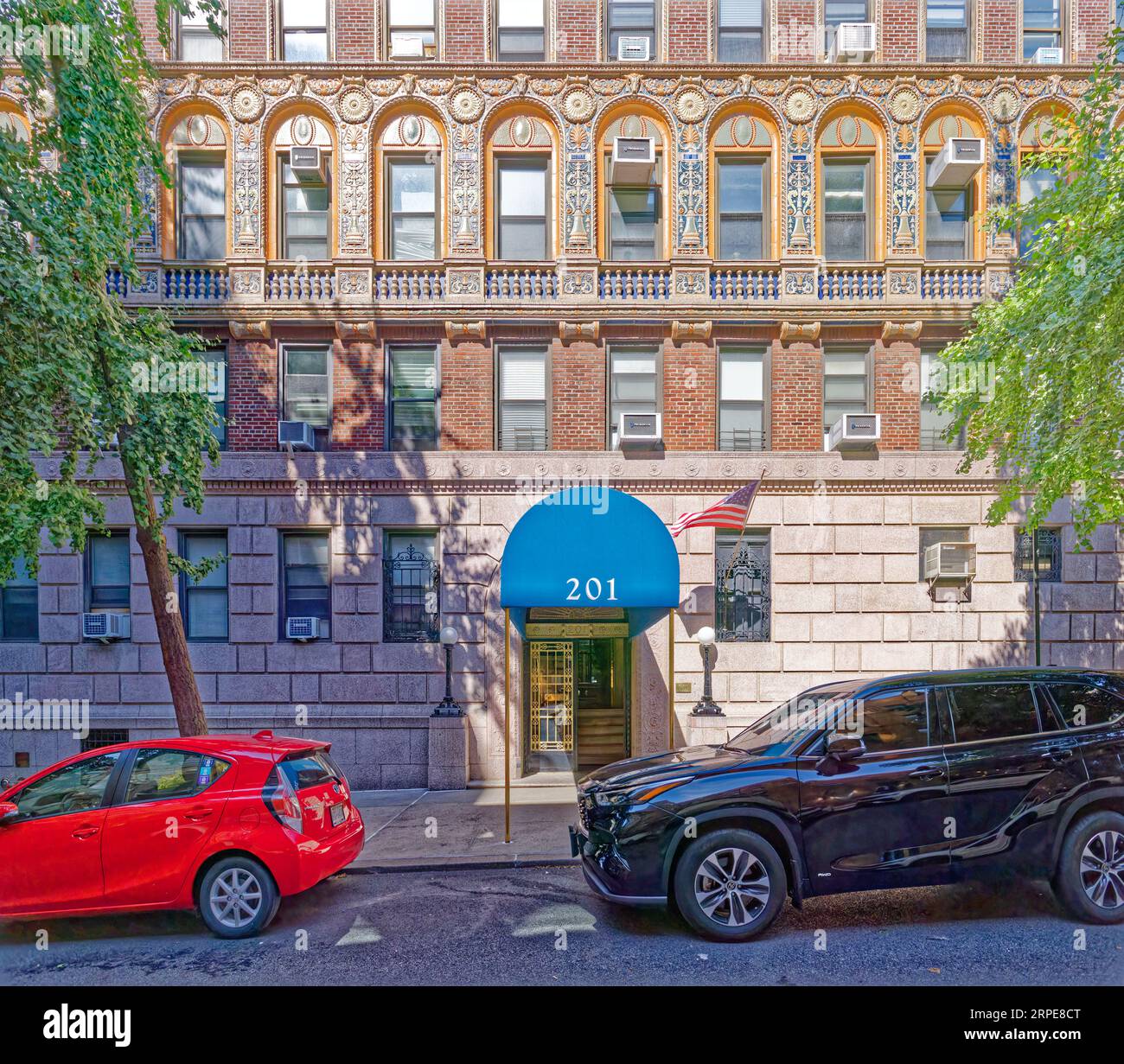 Upper West Side: Emery Roth designed Chester Court, paired with Edna ...