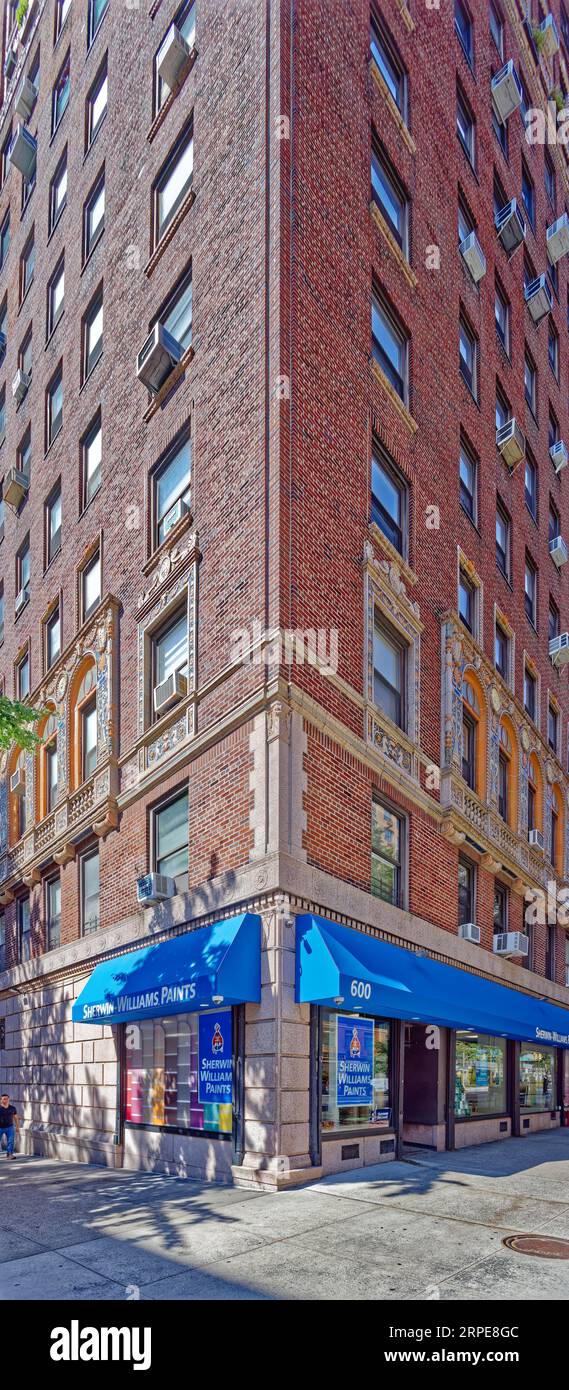 Upper West Side: Emery Roth designed Chester Court, paired with Edna ...