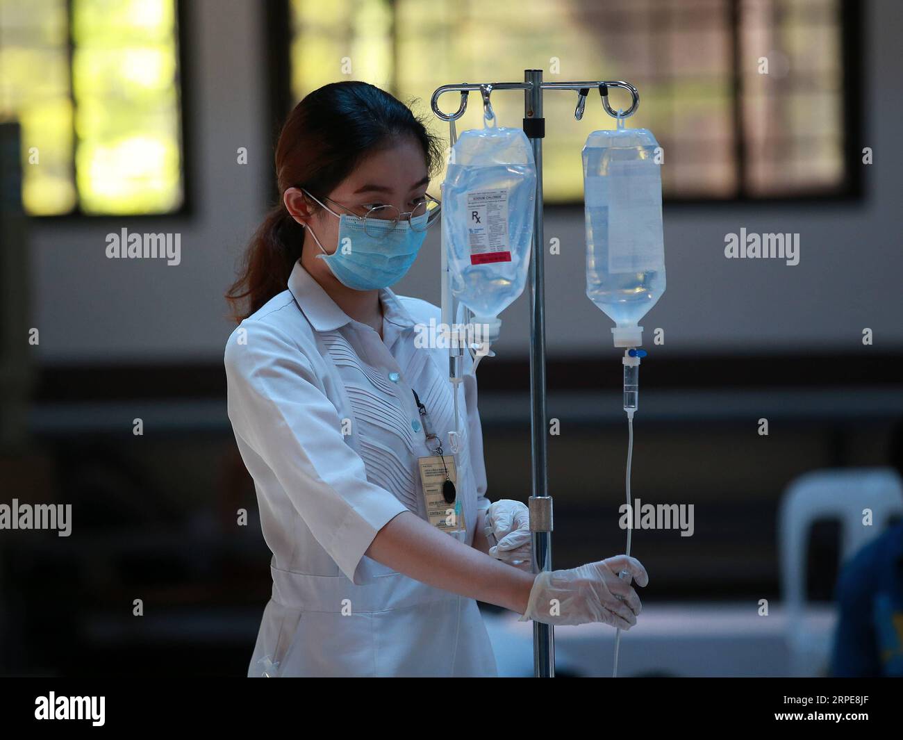 (190821) -- QUEZON CITY, Aug. 21, 2019 -- A nurse checks intravenous ...