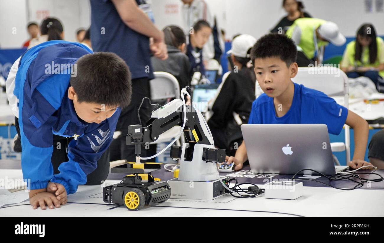 (190821) -- BEIJING, Aug. 21, 2019 -- Young Chinese contestants compete ...