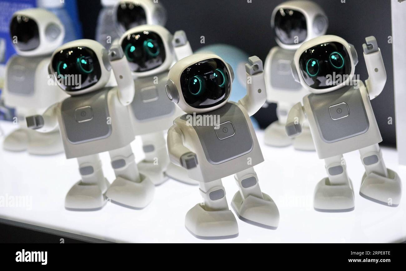 Robot exhibition hi-res stock photography and images - Alamy