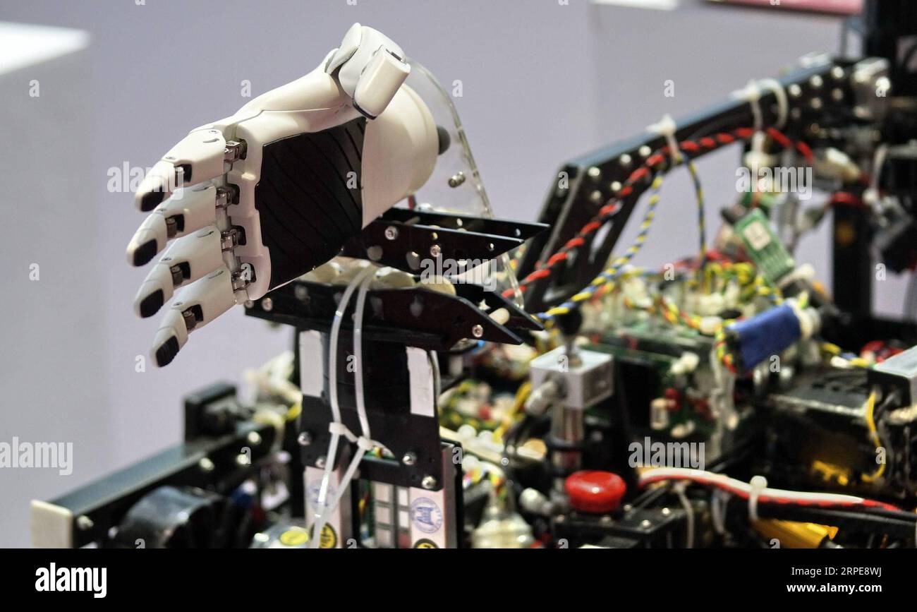 Robot arm 21 hi-res stock photography and images - Alamy