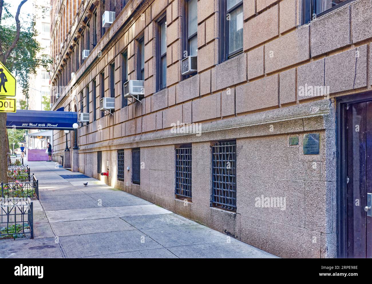 Upper West Side: Emery Roth designed Edna Court, paired with Chester ...