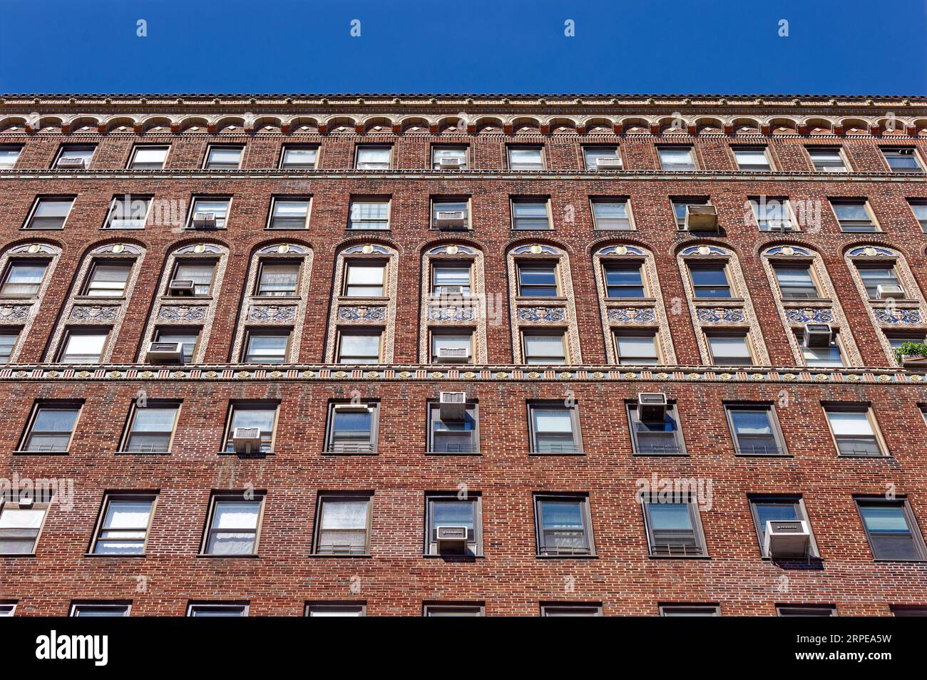 Upper West Side: Emery Roth designed Chester Court, paired with Edna ...