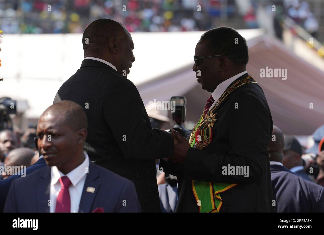 South African President Cyril Ramaphosa, left, congratulates Zimbabwean ...
