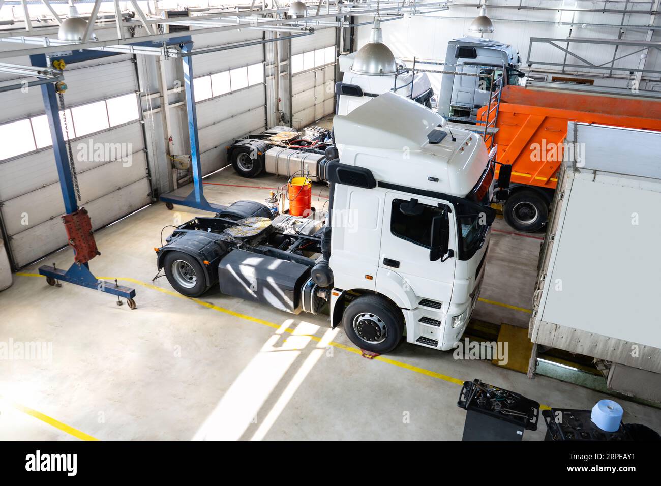 Semi truck engine hi-res stock photography and images - Alamy