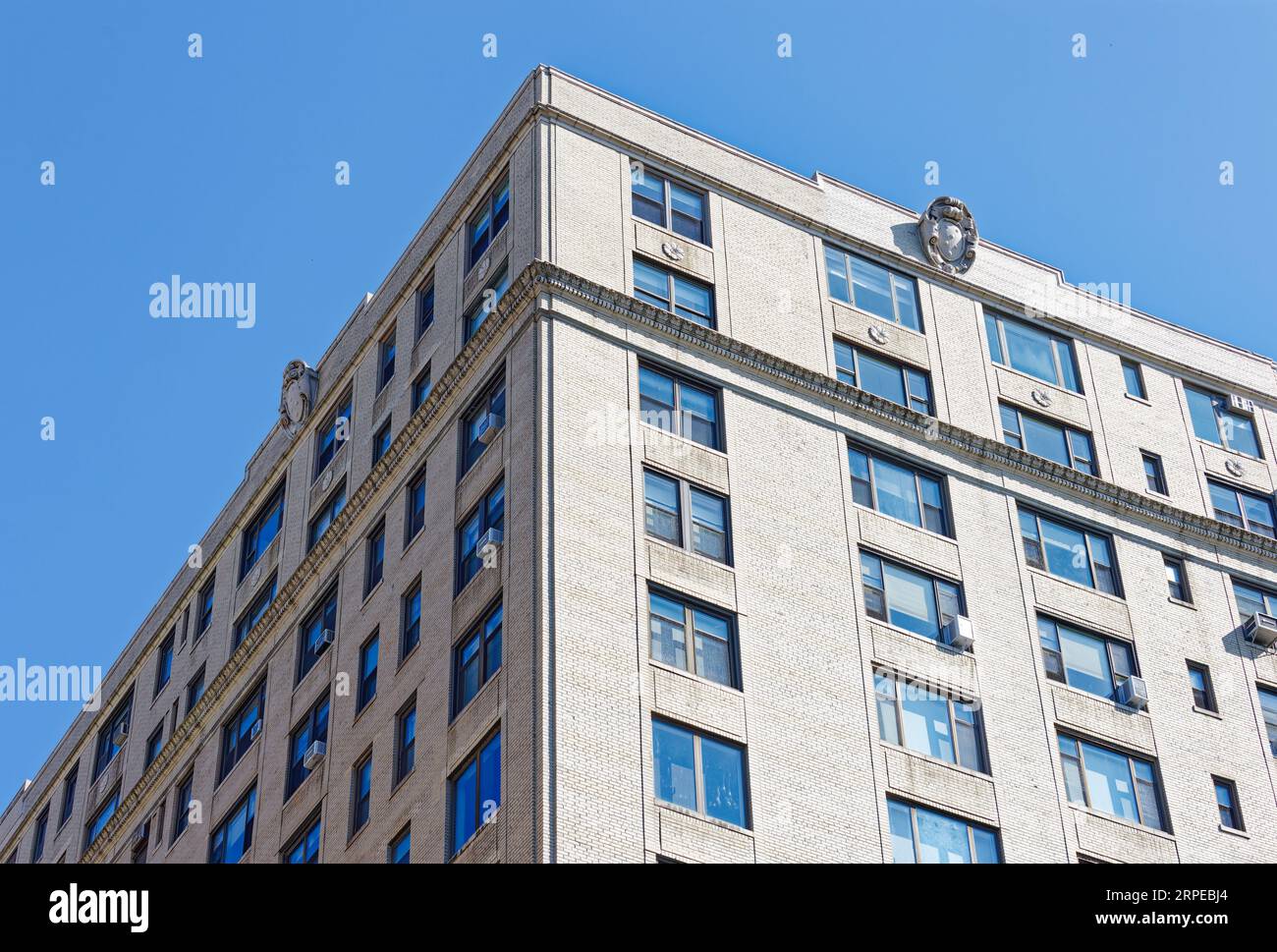 Upper West Side: Emery Roth designed 186 Riverside Drive in neo ...