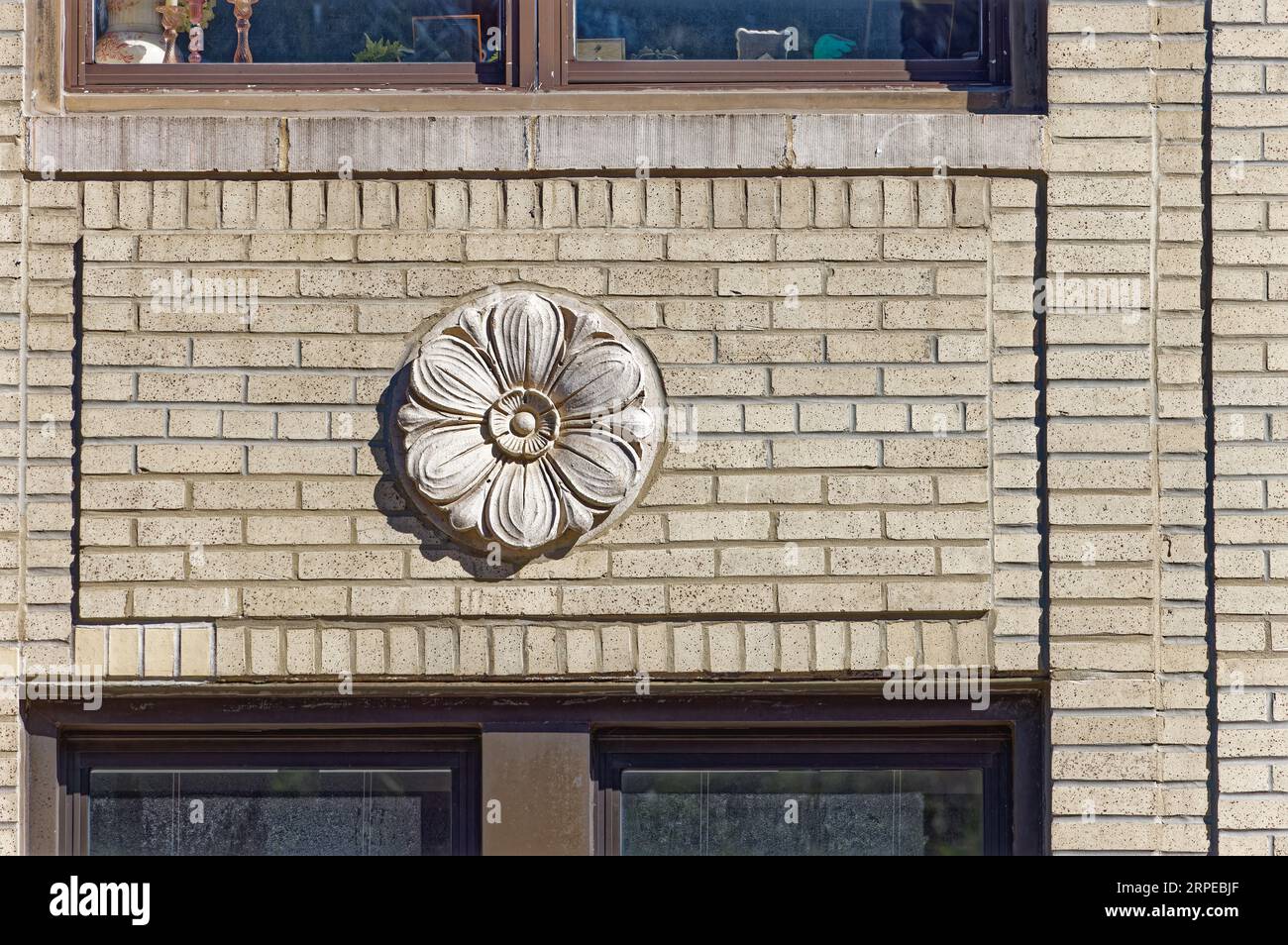 Upper West Side: Emery Roth designed 186 Riverside Drive in neo ...