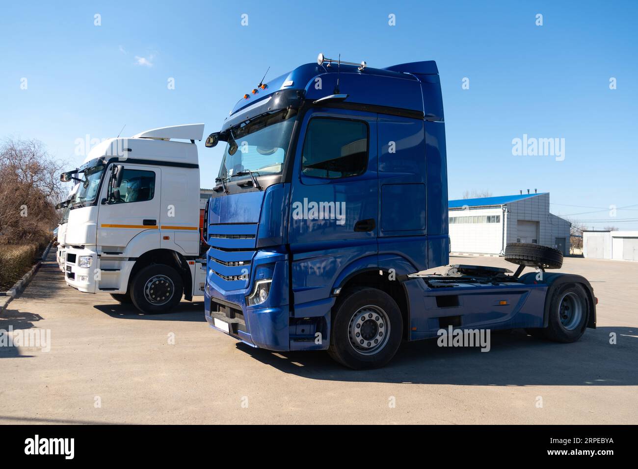 Semi truck fleet at the logistics center Stock Photo - Alamy