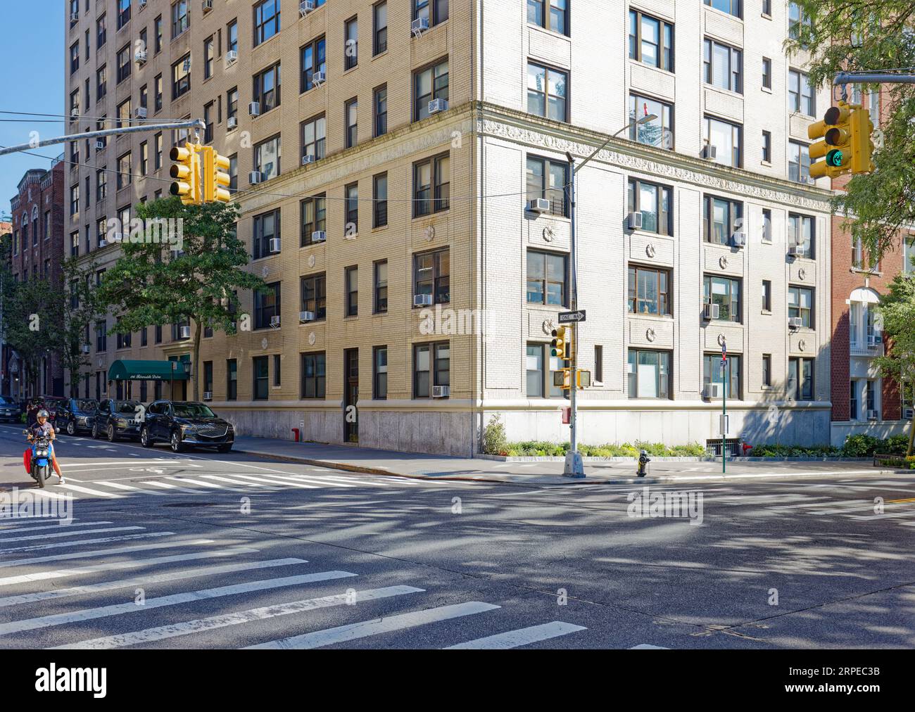 Upper West Side: Emery Roth designed 186 Riverside Drive in neo ...