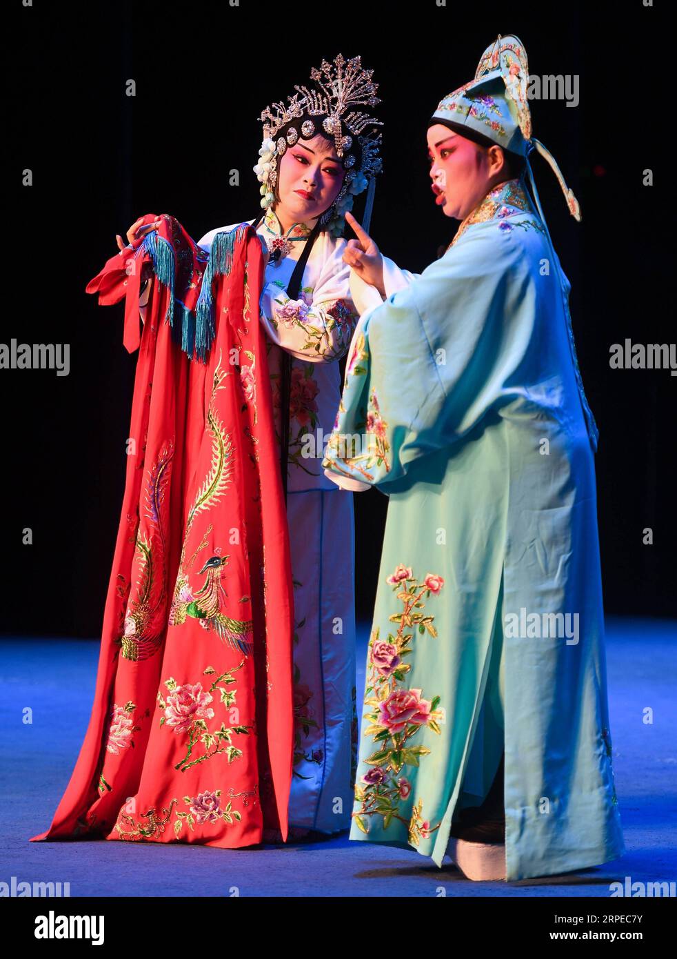 The opera gala hi-res stock photography and images - Alamy