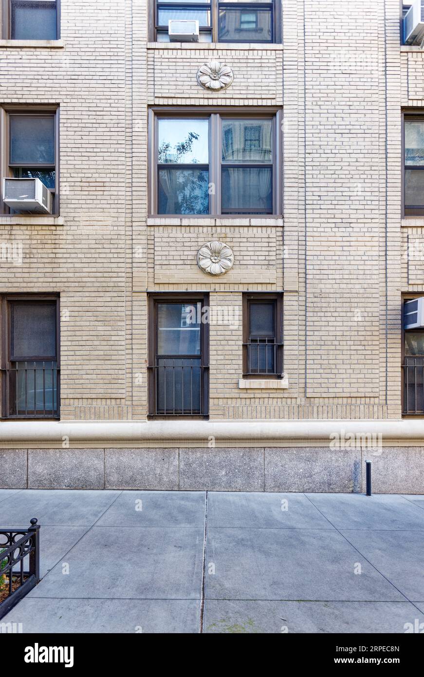 Upper West Side: Emery Roth designed 186 Riverside Drive in neo ...