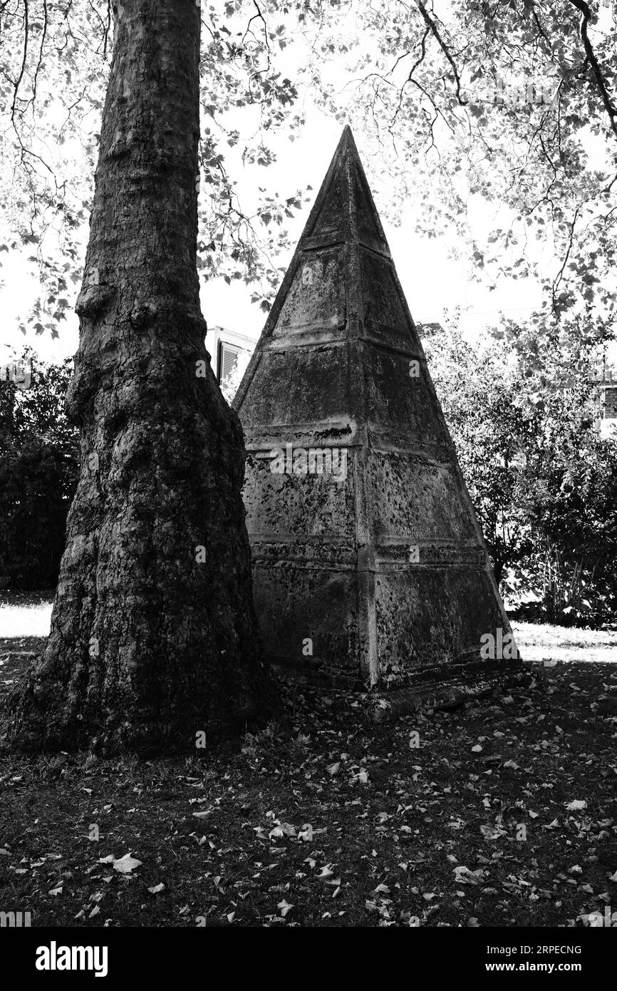Limehouse church hawksmoor Black and White Stock Photos & Images - Alamy