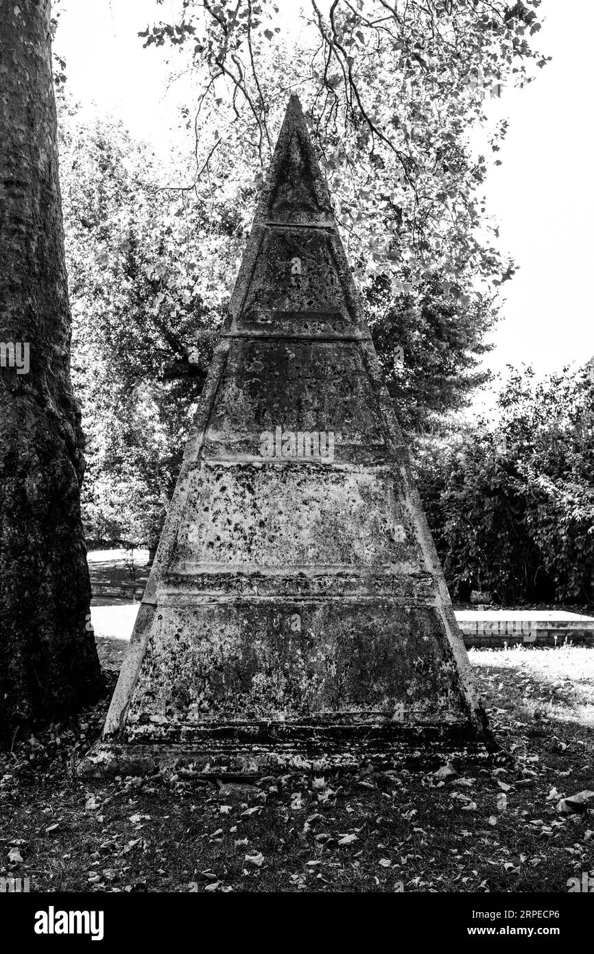 Limehouse church hawksmoor Black and White Stock Photos & Images - Alamy