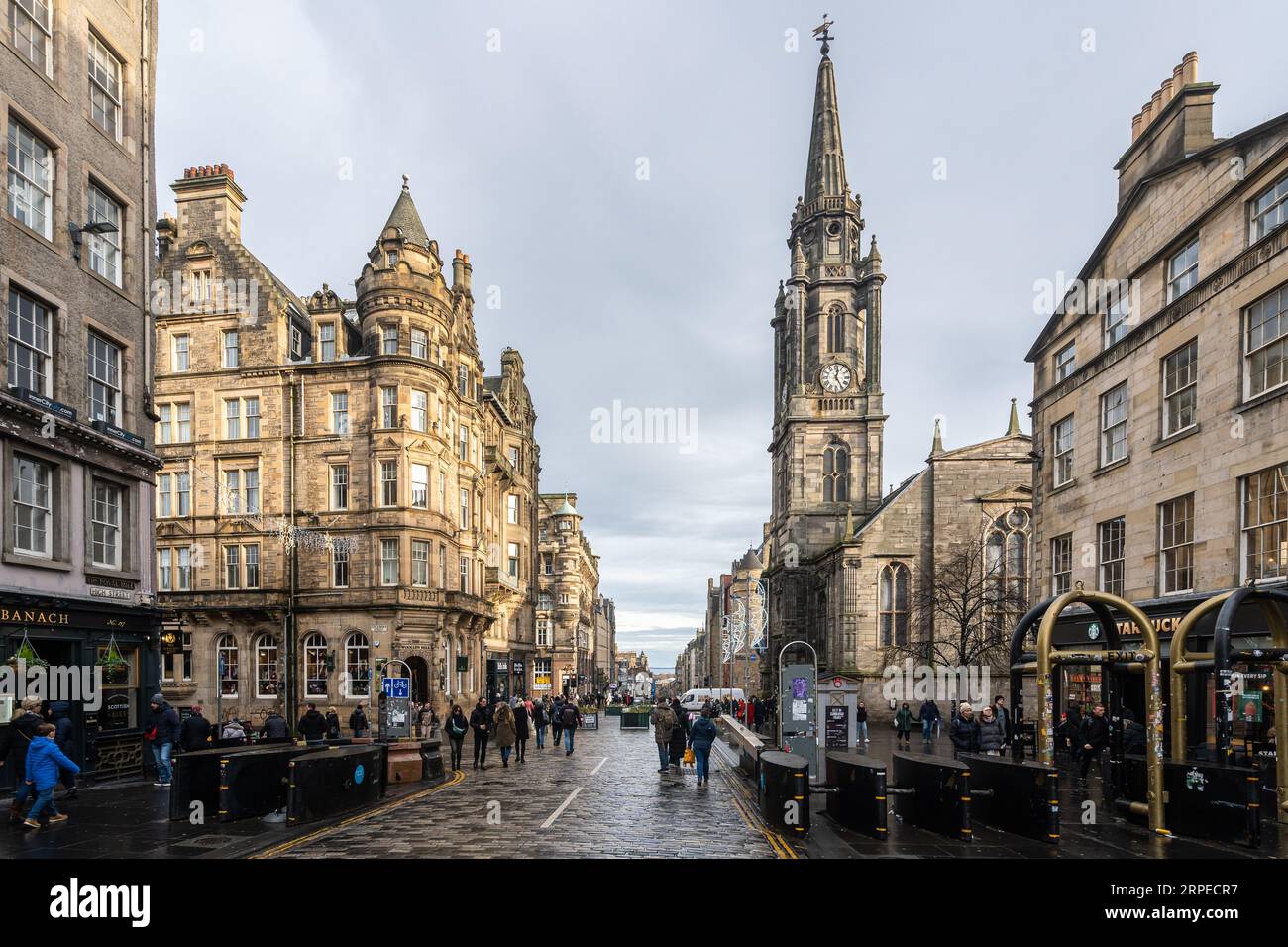 Edinburgh scotland urban streetscape hi-res stock photography and ...
