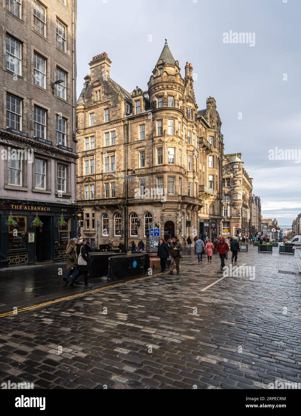 Edinburgh streetscape hi-res stock photography and images - Alamy