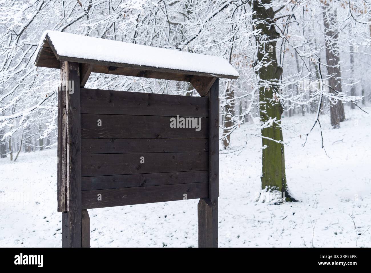 Wooden sign board hi-res stock photography and images - Alamy