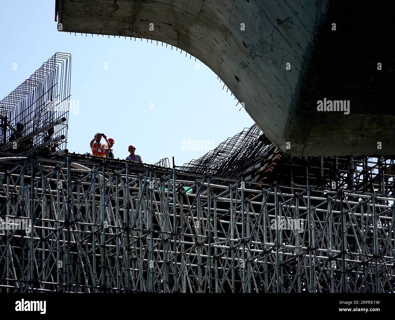 (190830) -- ZHENGZHOU, Aug. 30, 2019 -- Staff members from Zhengzhou ...