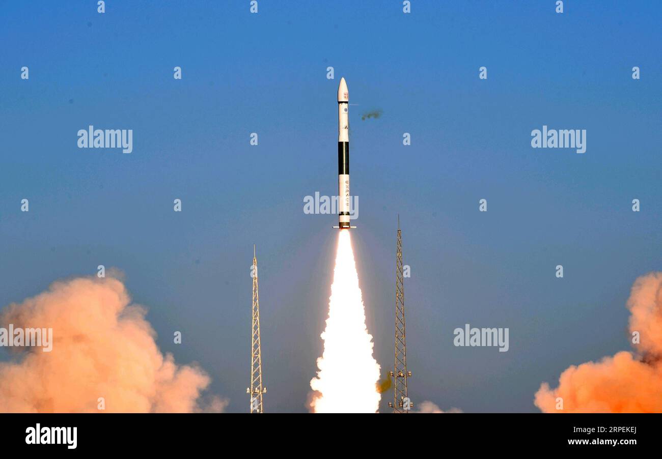 Raketenstart hi-res stock photography and images - Alamy