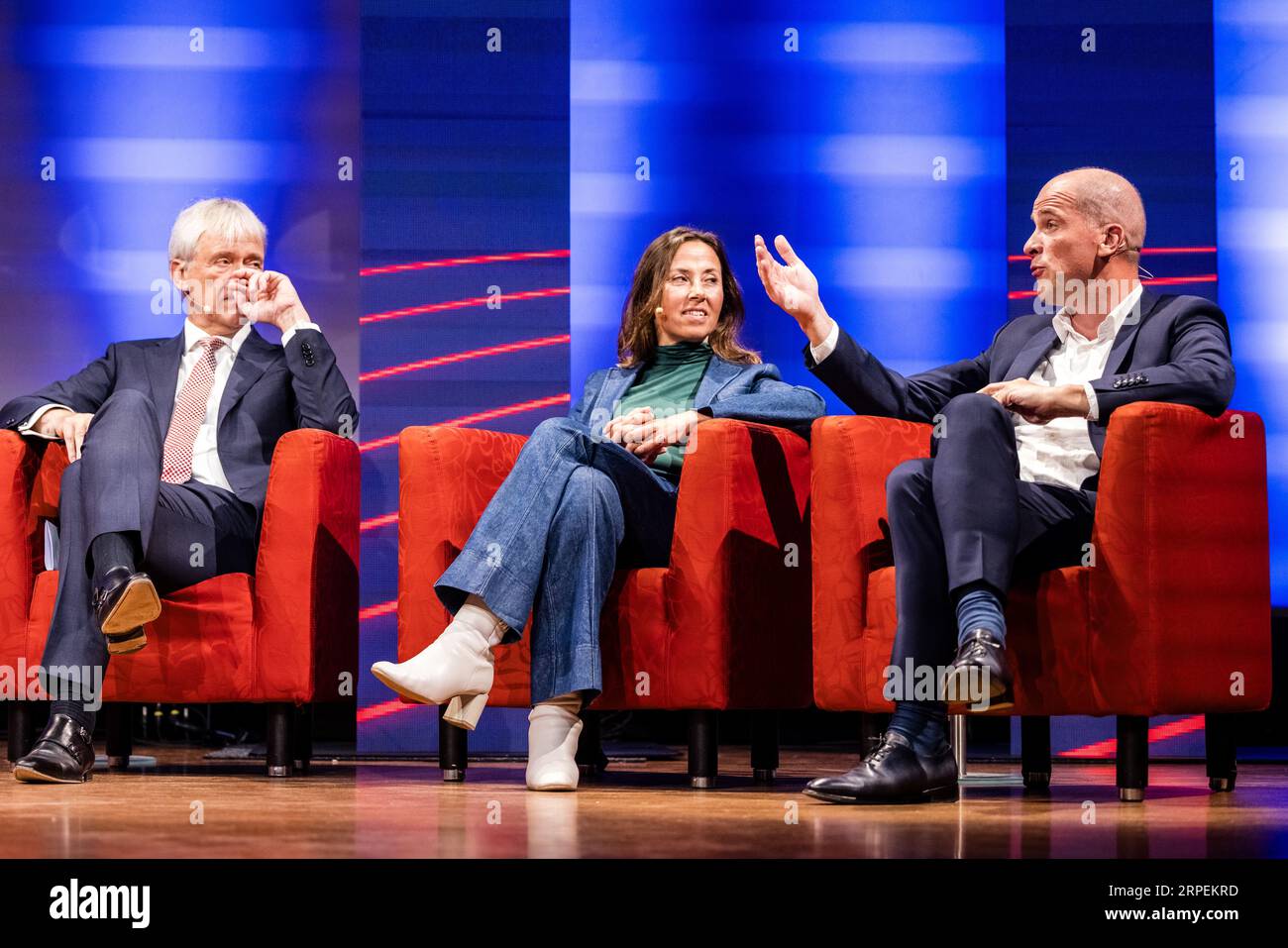 EINDHOEVEN - CEO Peter Wennink of ASML, chief economist Marieke Blom of ...