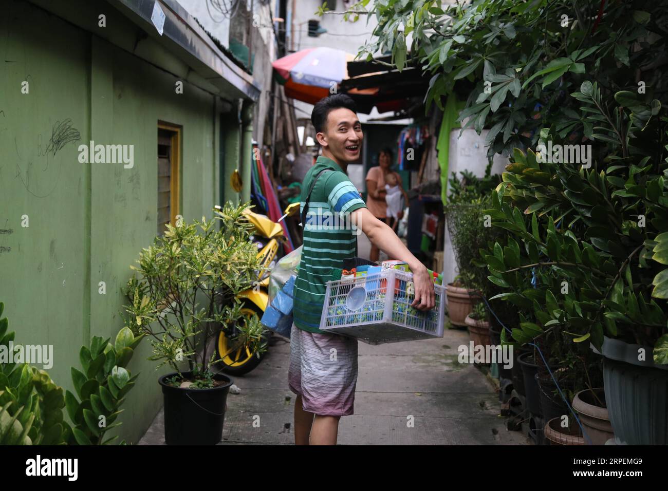 (190901) -- MANILA, Sept. 1, 2019 -- Melvin Chua walks in the streets ...