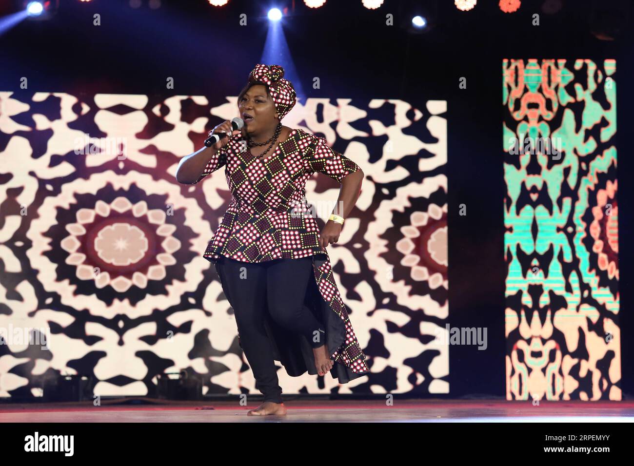 (190901) -- HARARE, Sept. 1, 2019 (Xinhua) -- A competitor performs ...