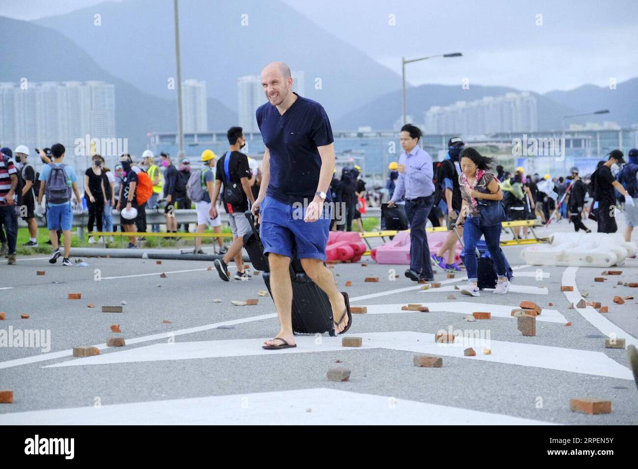 Hong kong international airport water hi-res stock photography and ...