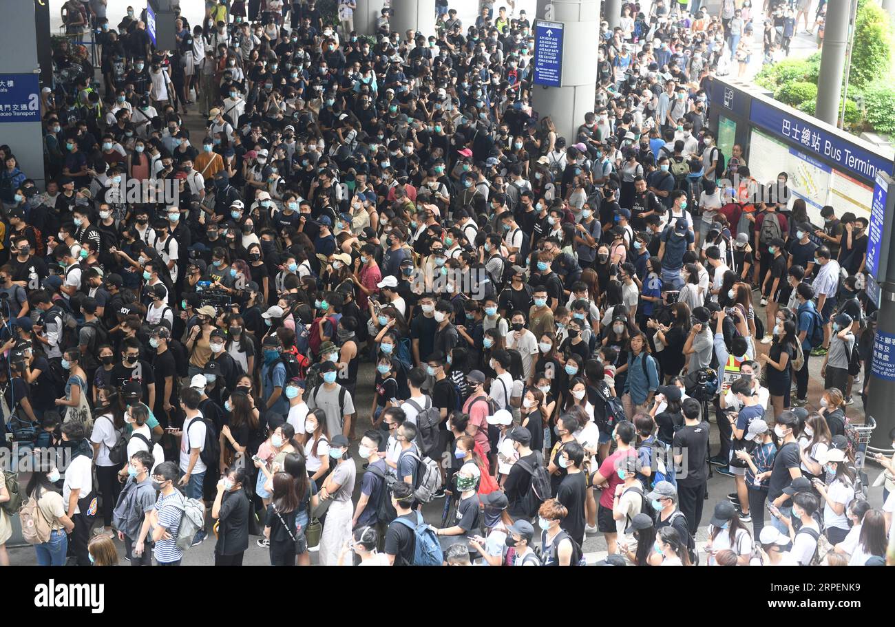 (190901) -- HONG KONG, Sept. 1, 2019 -- Radical protesters block the ...