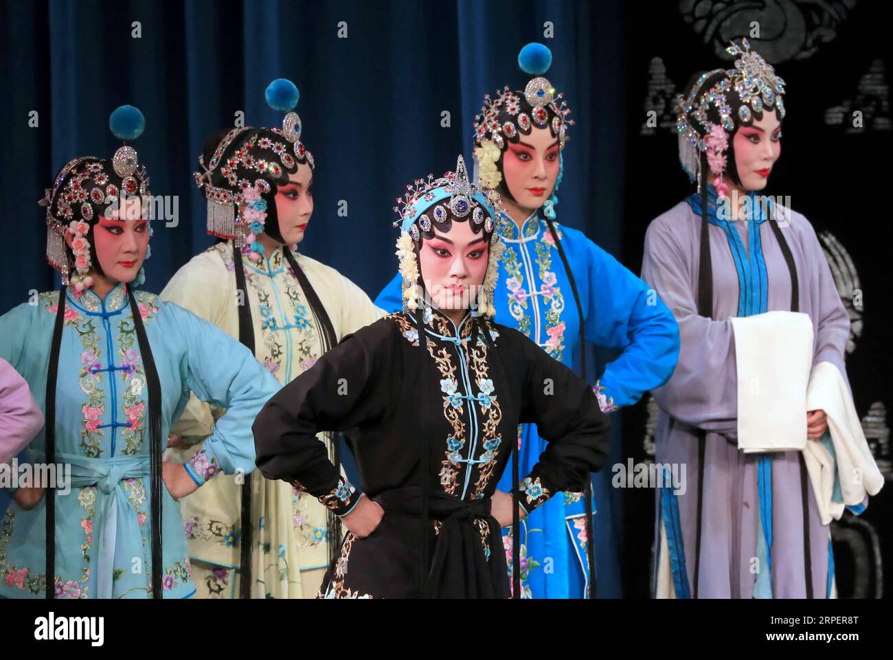 (190903) -- MINSK, Sept. 3, 2019 (Xinhua) -- Artists with China ...