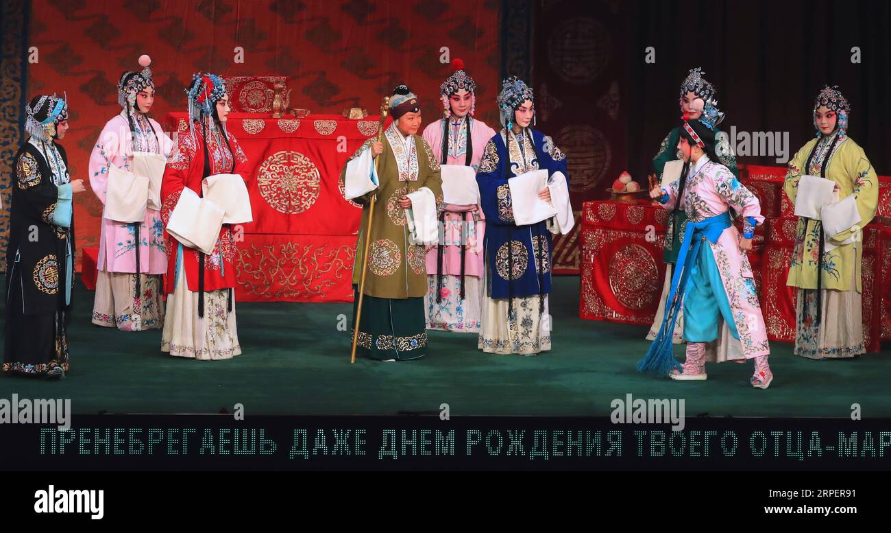 (190903) -- MINSK, Sept. 3, 2019 (Xinhua) -- Artists with China ...