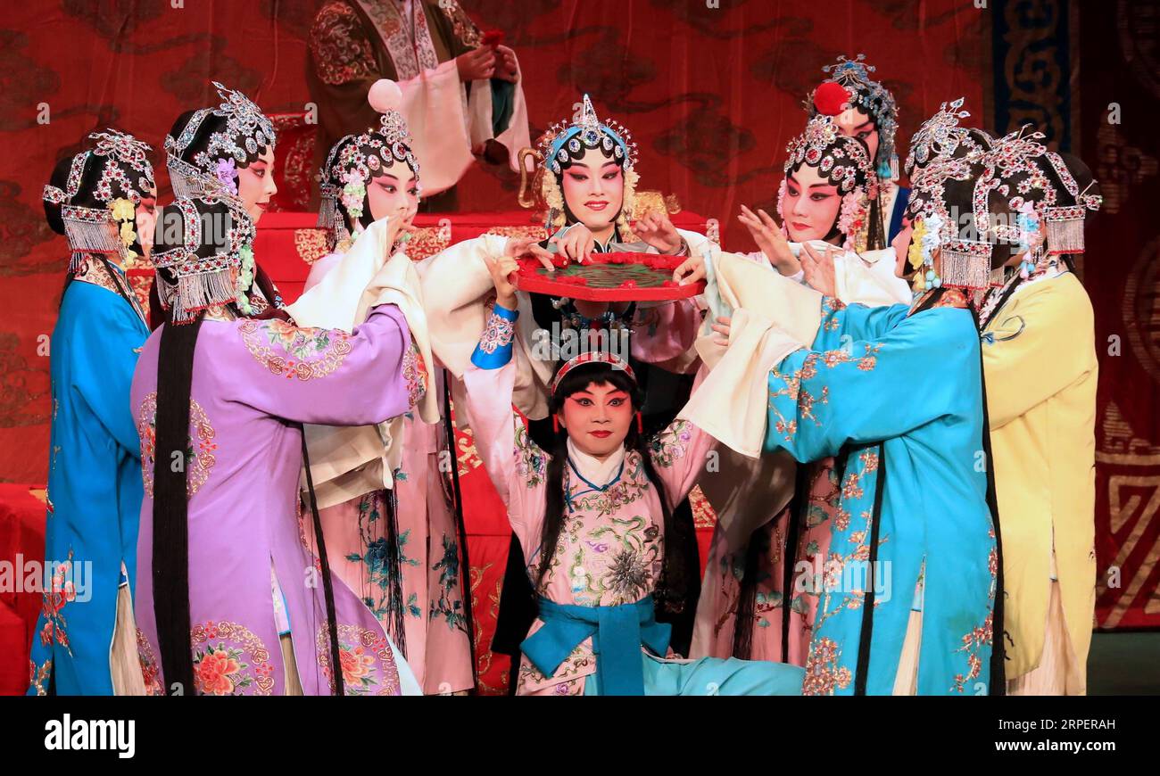 (190903) -- MINSK, Sept. 3, 2019 (Xinhua) -- Artists with China ...