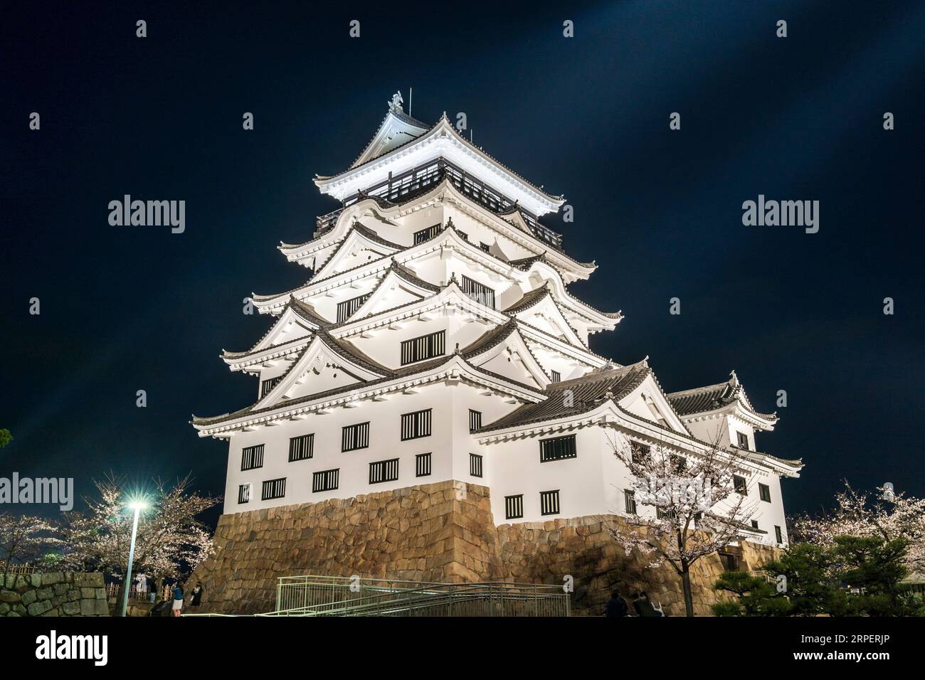 Castle lit up night hi-res stock photography and images - Alamy
