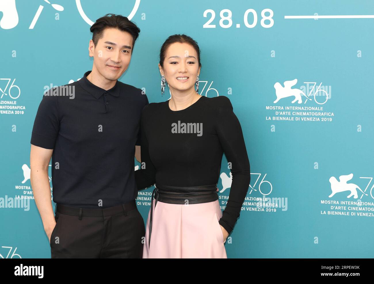 (190905) -- VENICE, Sept. 5, 2019 -- Chinese actor Mark Chao (L) and ...