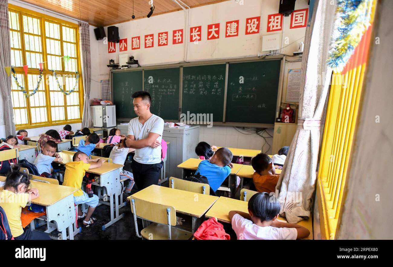 Grade 5 classroom hi-res stock photography and images - Alamy