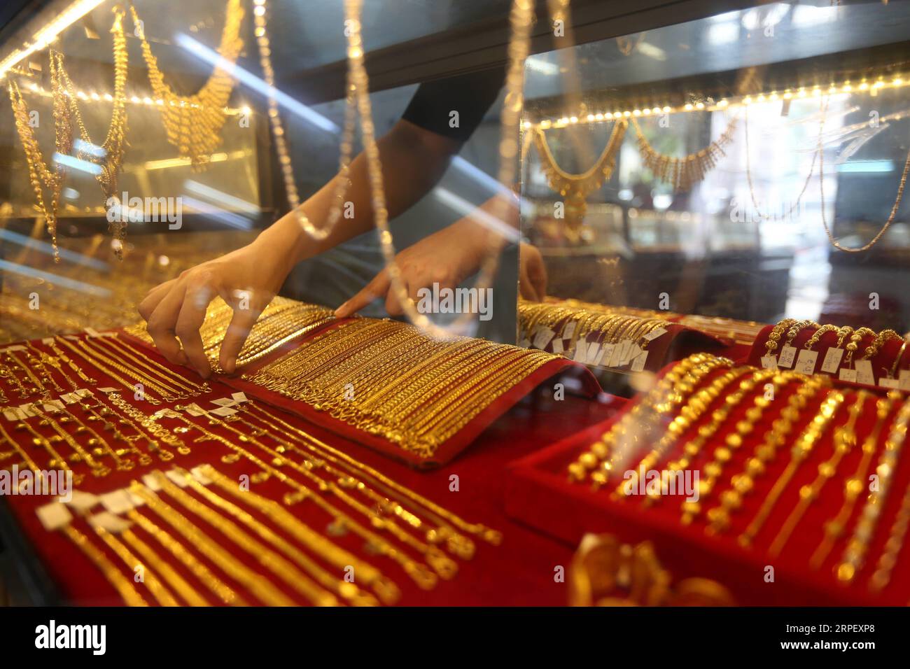 Hight prices hi-res stock photography and images - Alamy