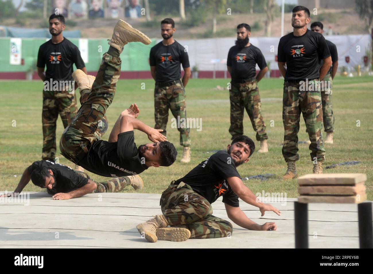190906 -- PESHAWAR PAKISTAN, Sept. 6, 2019 -- Pakistani soldiers ...