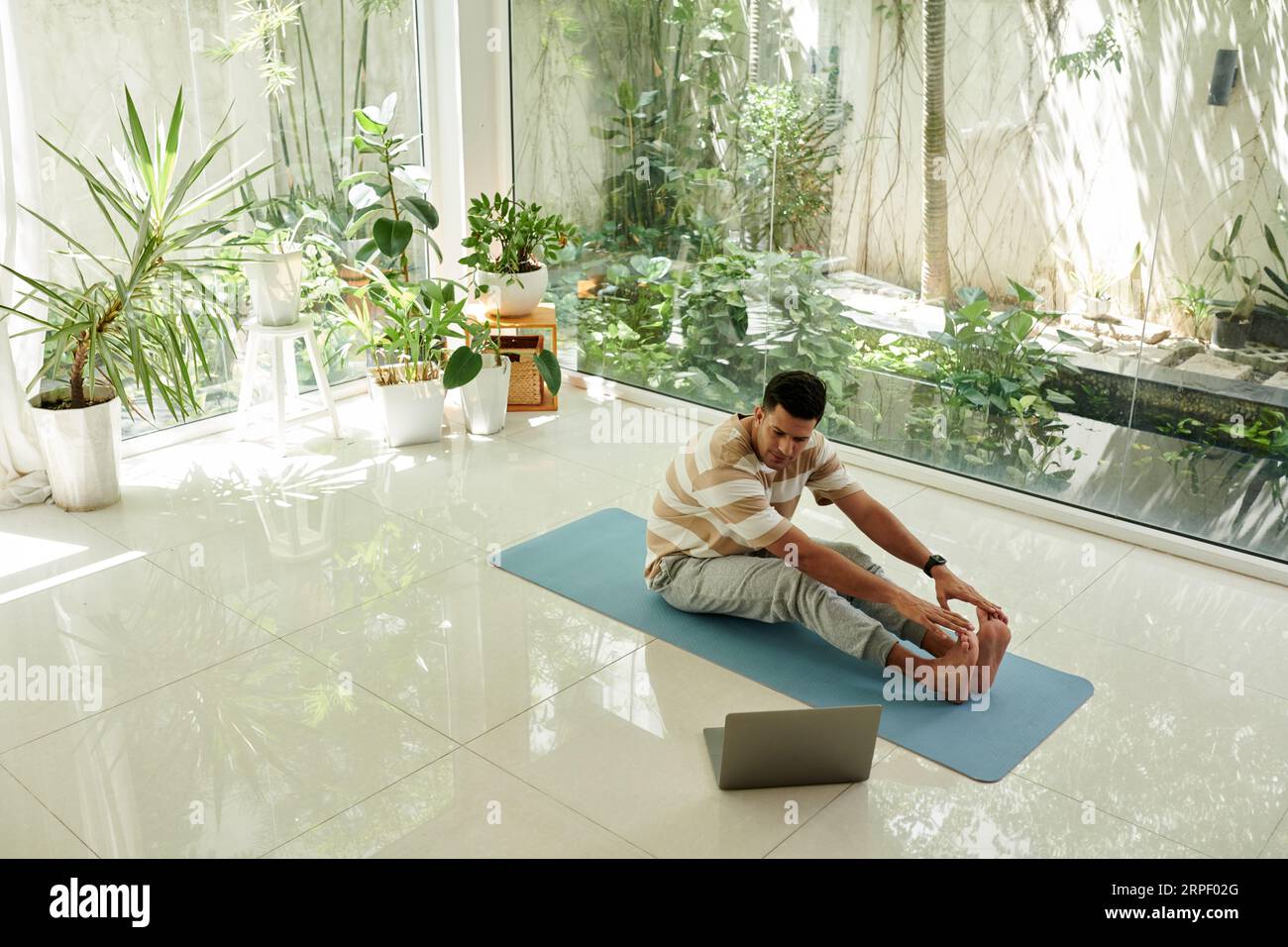 Repeating exercises hi-res stock photography and images - Alamy