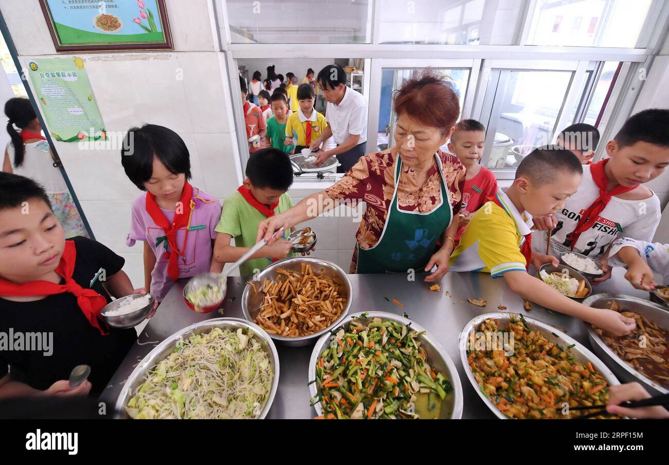 (190909) -- ZHENGHE, Sept. 9, 2019 -- Zhuang Guigan and his wife Liang ...