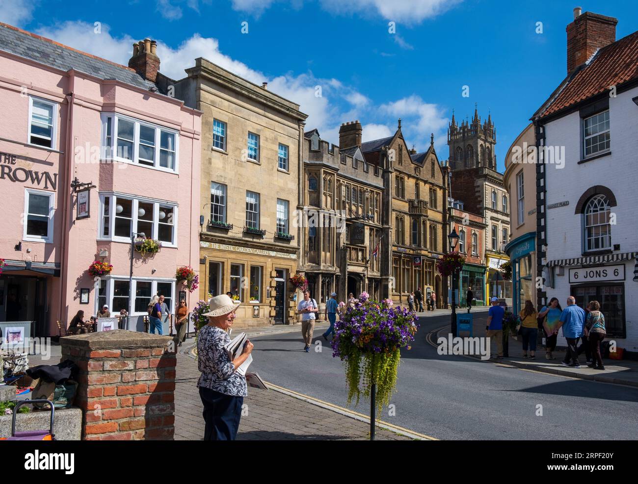 Market Place, Glastonbury town centre, England Stock Photo - Alamy