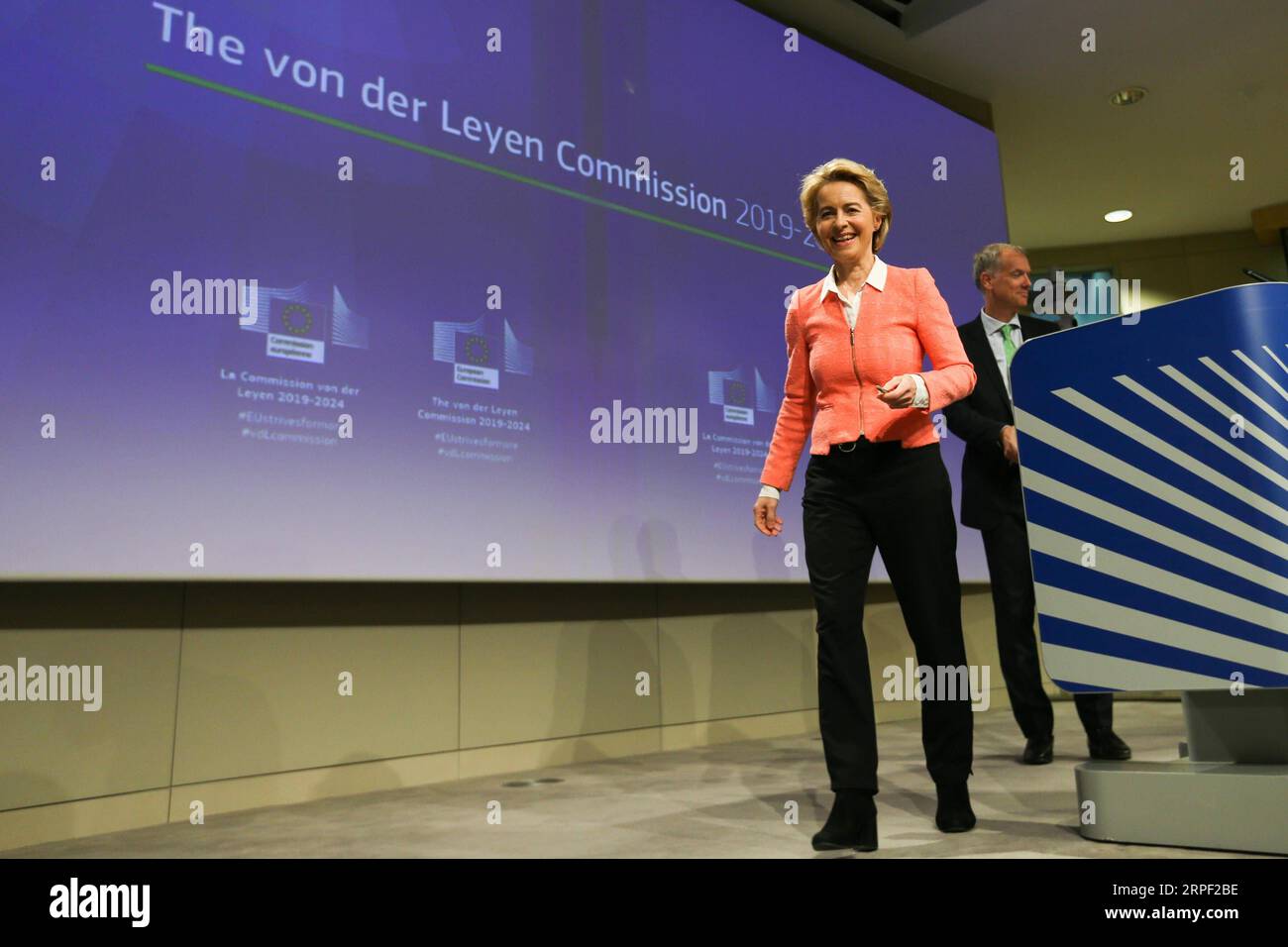 Line upof hi-res stock photography and images - Alamy